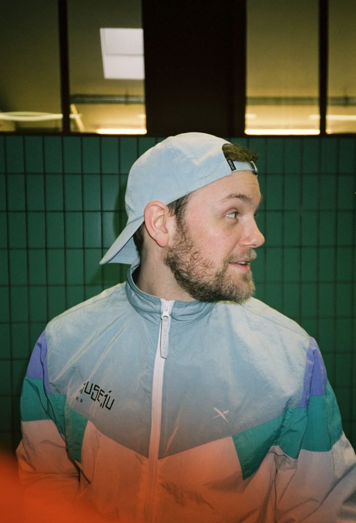 Juse Ju – Intro (prod. C.O.W. & Juse Ju) - rap.de